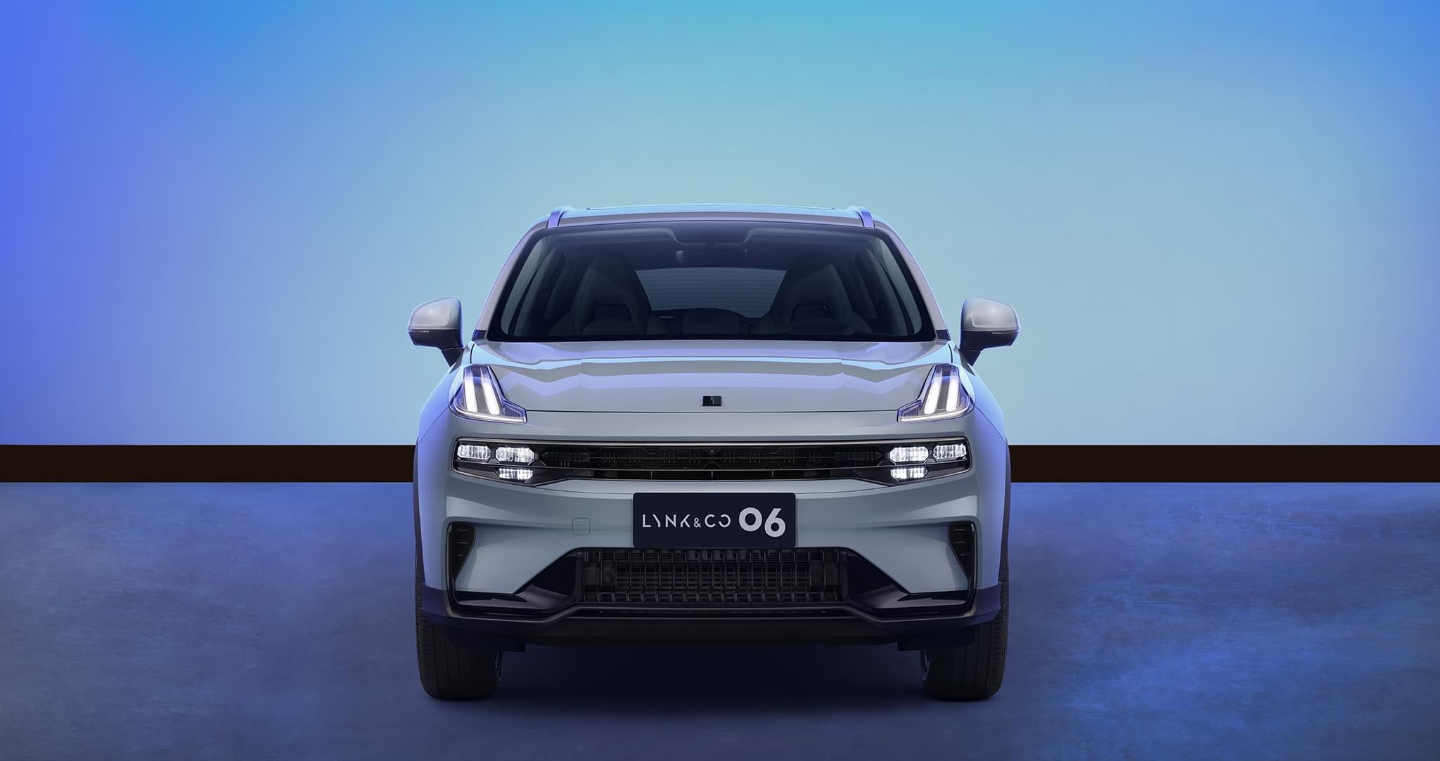 Lynk & Co 06 giá 729 triệu đồng | Zingxe